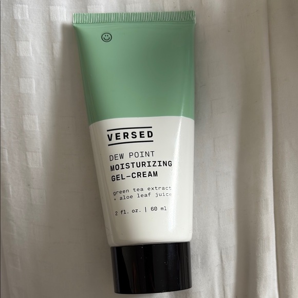 Versed | Skincare | Versed Dew Point Moisturizing Gelcream Green And ...